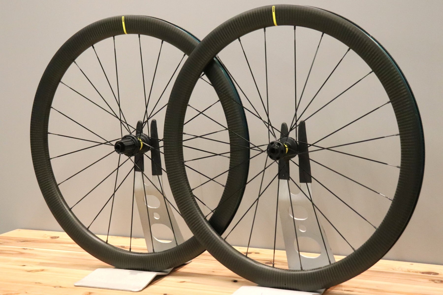 マヴィック MAVIC コスミック COSMIC SL45 DISC カーボン チューブレスレディ ホイールセット シマノ11S/12S 1 ...